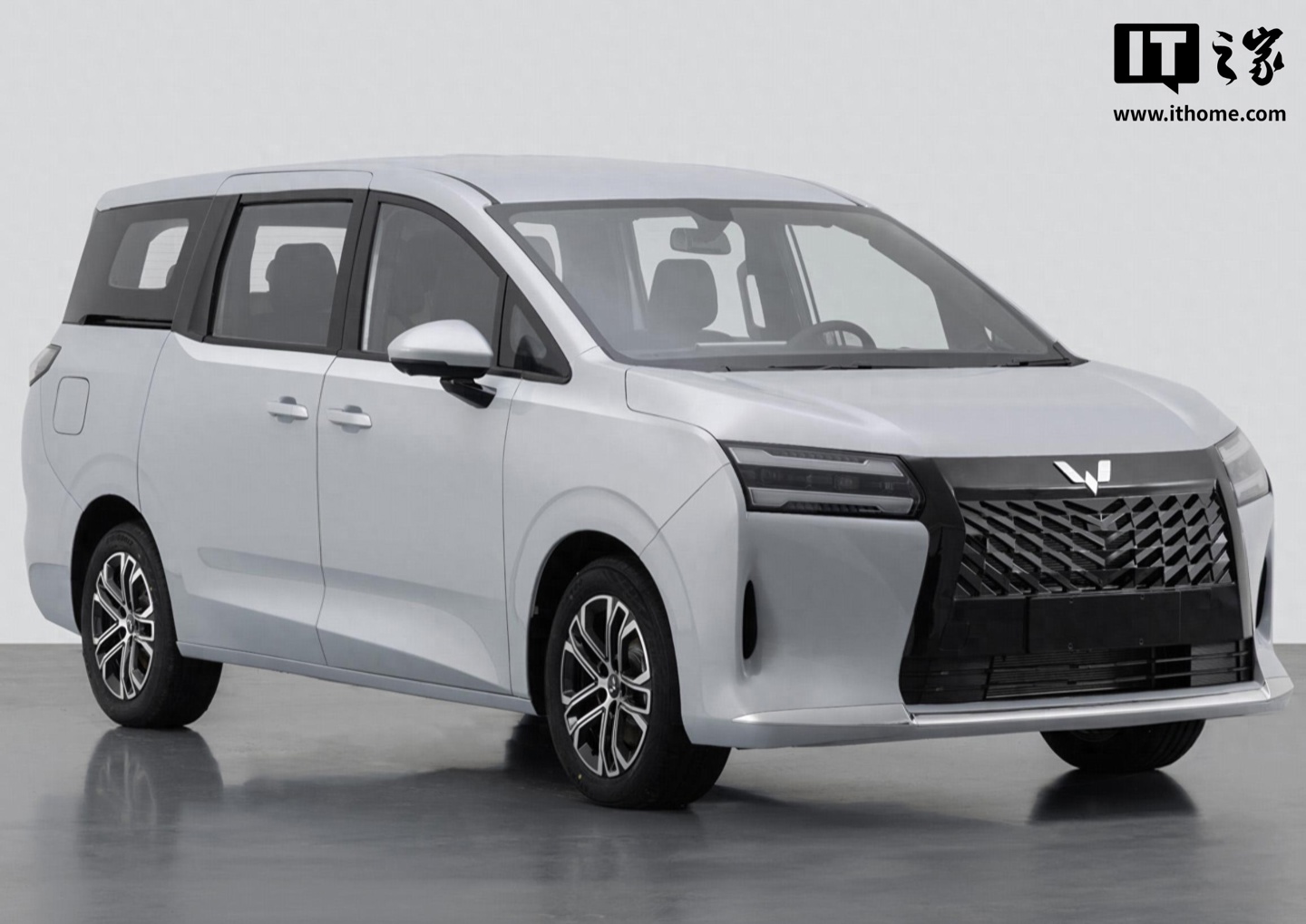 五菱星光730印尼车展首发，7座MPV新选择 - 第一电动网