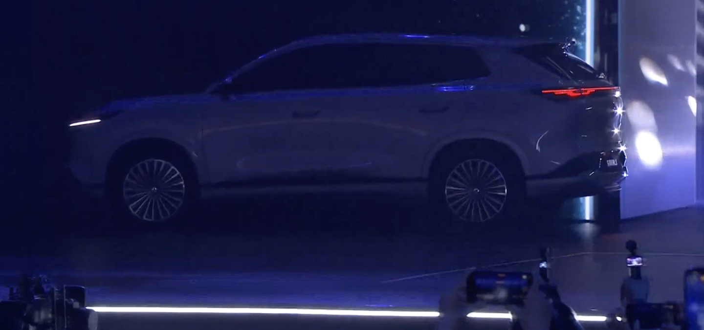 东风风神L8 PHEV成都车展上市，预售价12.99万起 - 第一电动网